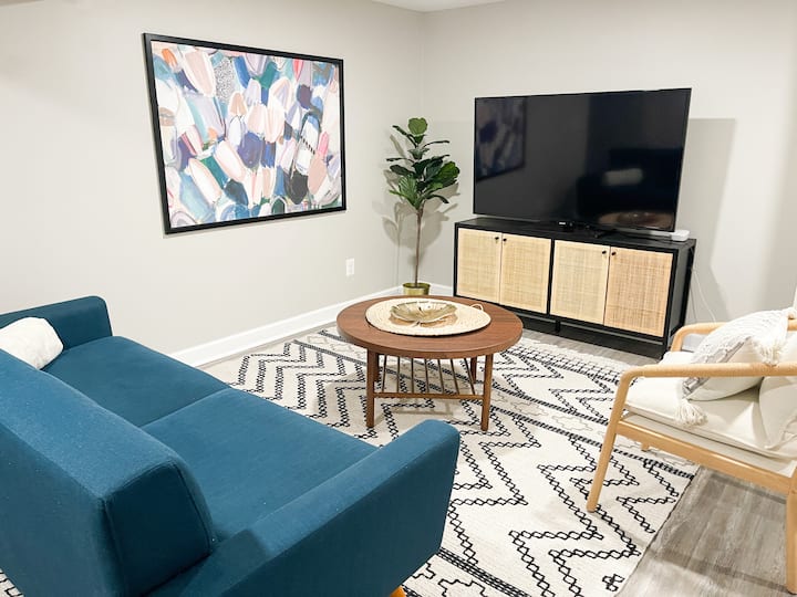 Modern, Remodeled 2br Apt W Easy Access Downtown - Washington D. C., DC