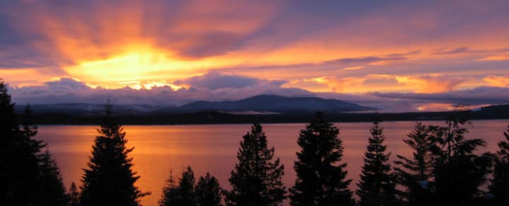 Cozy Mountain Getaway - Lake Almanor, CA