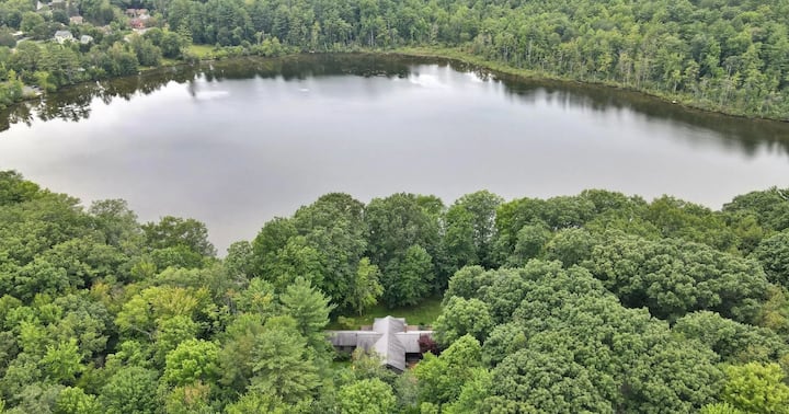 Waterfront Modern Lake Mansfield Retreat - Great Barrington, MA