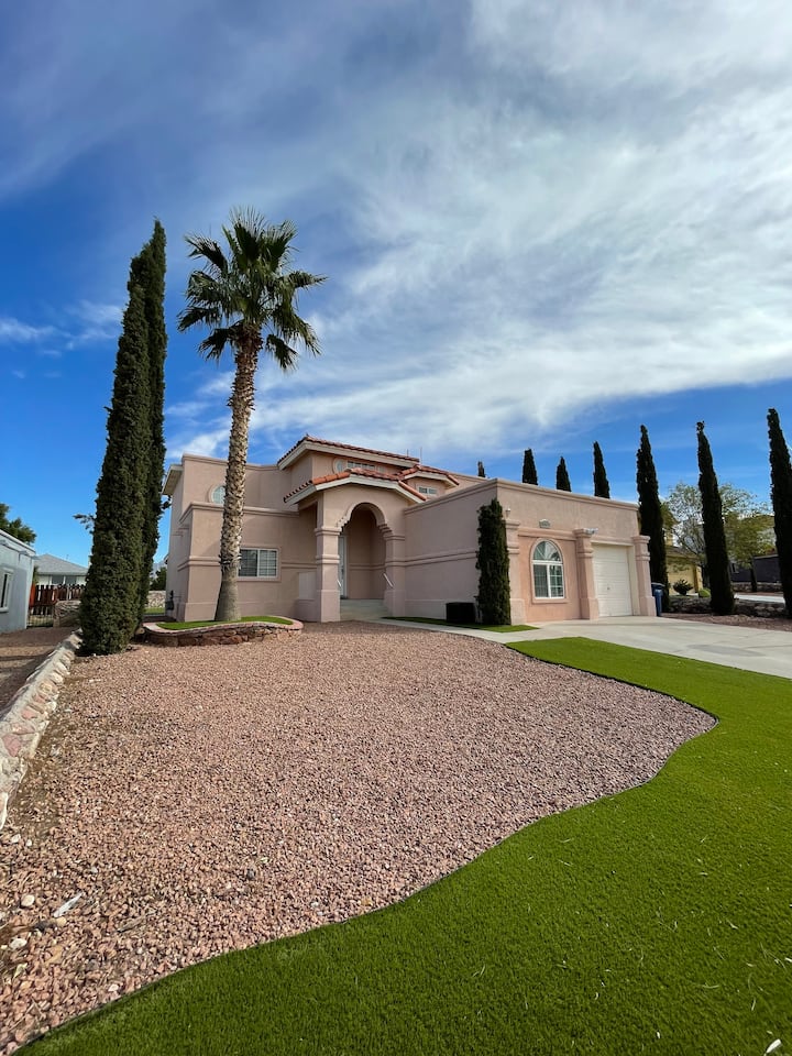 Newly Renovated Home With Beautiful Mountain View. - El Paso, TX