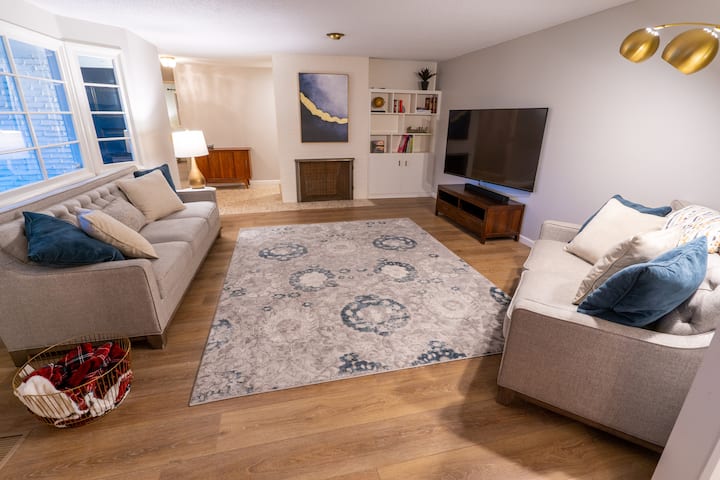 Beautiful Midcentury Modern 4 Bedroom Home - 尤金
