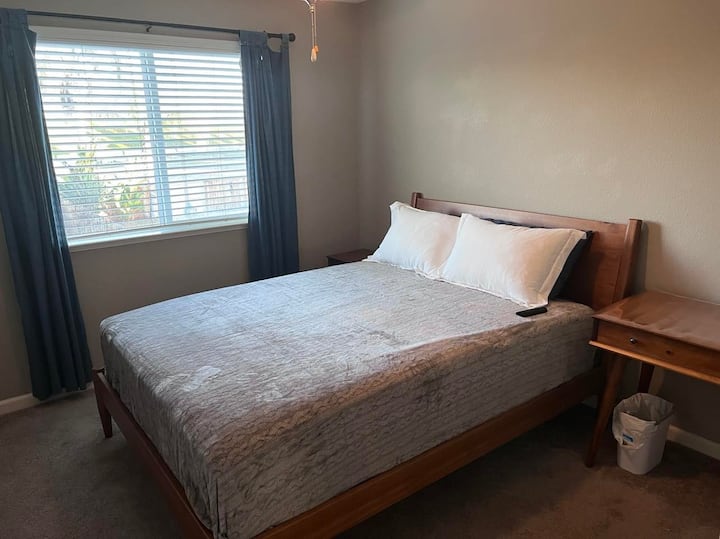 Pleasant Private Bedroom @The Place To Stay In Yc - Yuba City, CA