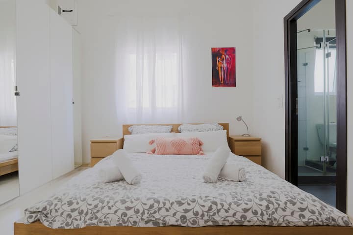 Secret Garden 2 Bedroom 2.5 Bathroom Stunning Apt - Tel-Aviv