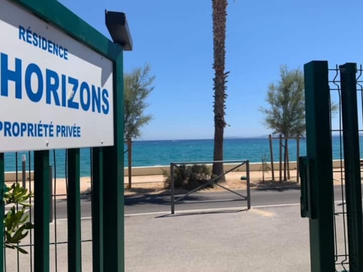Beau Studio Avec Accès Direct Plage / Centre - Le Lavandou