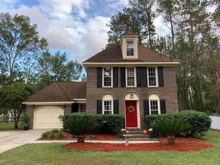 Beautiful Brick Home Near Charming Charleston - Summerville, SC