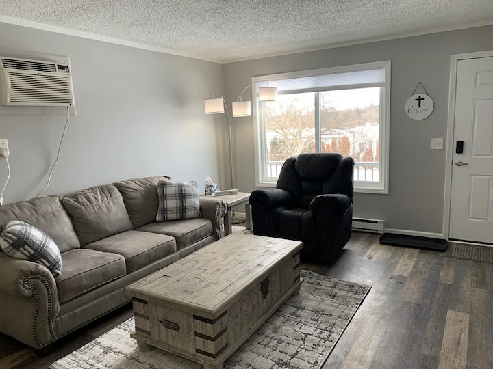 Adventure Acres- Suite B2 - Maze, Holly