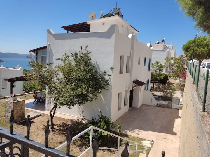 Triplex, 3+1, Sea View, Prv. Beach, Large Garden - Güllük