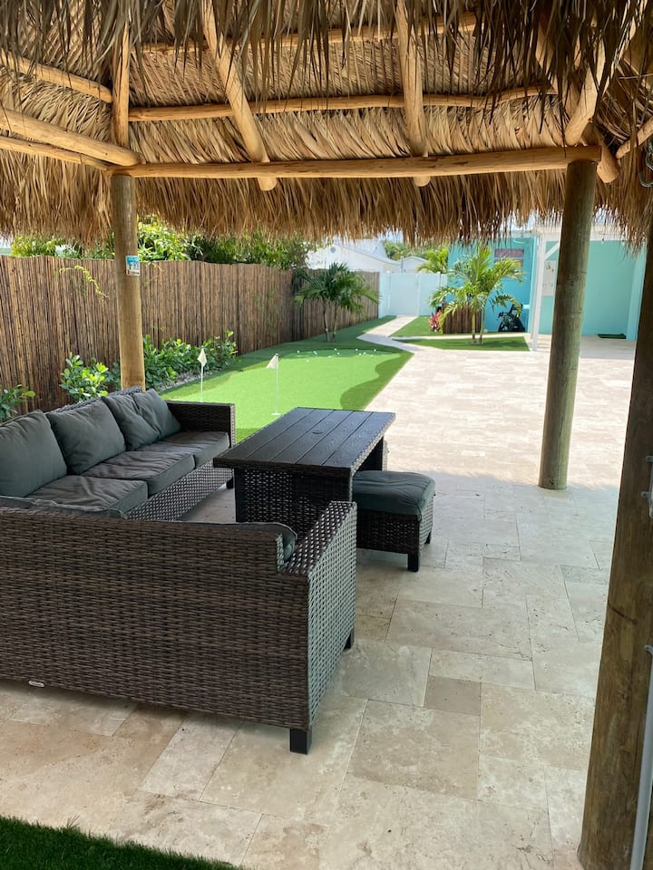 Lovely 2 Bedroom Unit With A Pool - Jupiter, FL