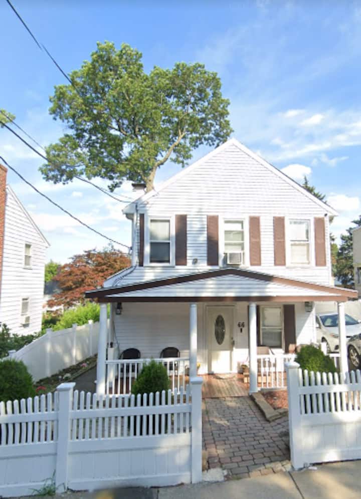 Lovely 1 Bedroom Upstairs Apartment All Private - Boston, MA