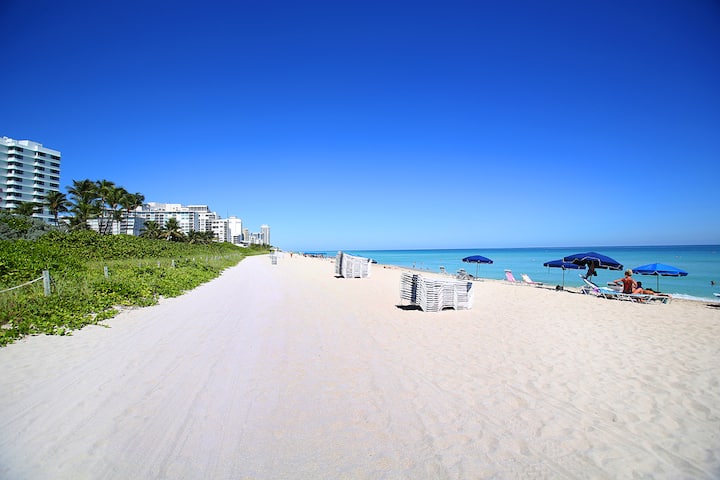 Lovely 2 Bedroom Condo On The Beach - Miami Beach, FL
