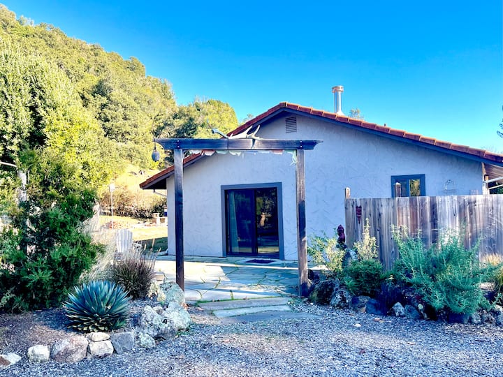 Hilltop Haven W/hot Tub & Garden - Petaluma, CA