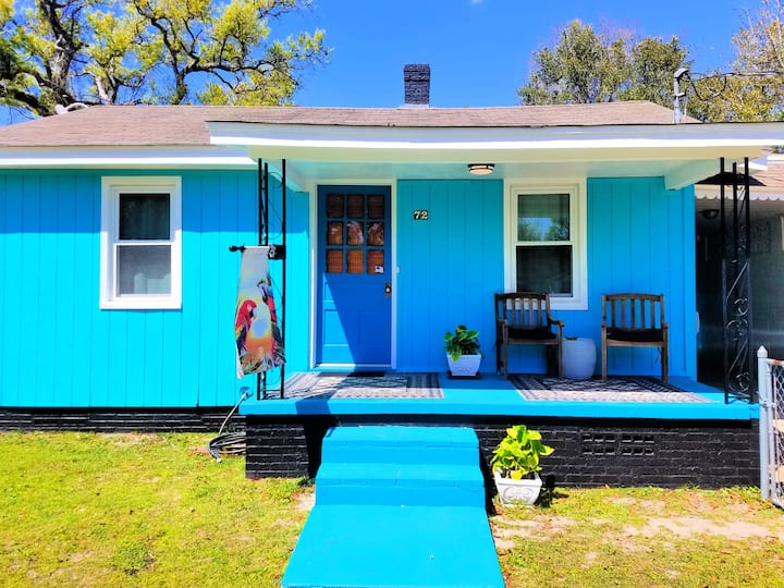 Retro Bungalow: Military Discount - Warrington, FL