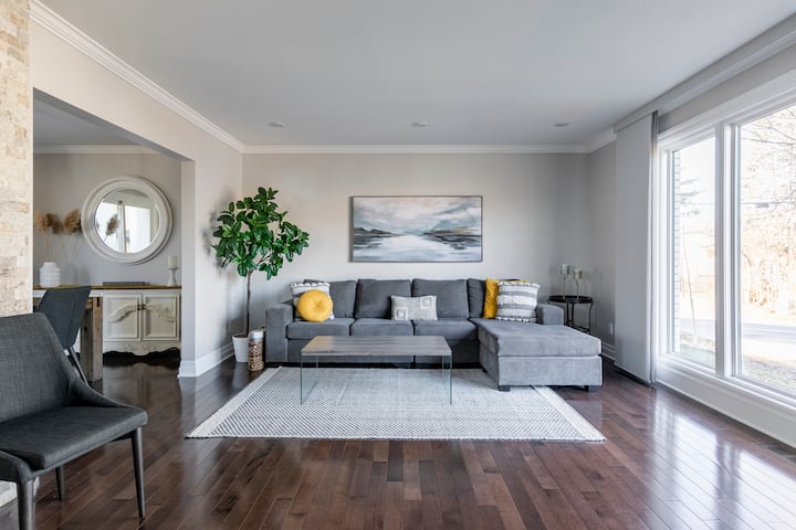 Cozy And Convenient 3 Bedroom Home - Ottawa