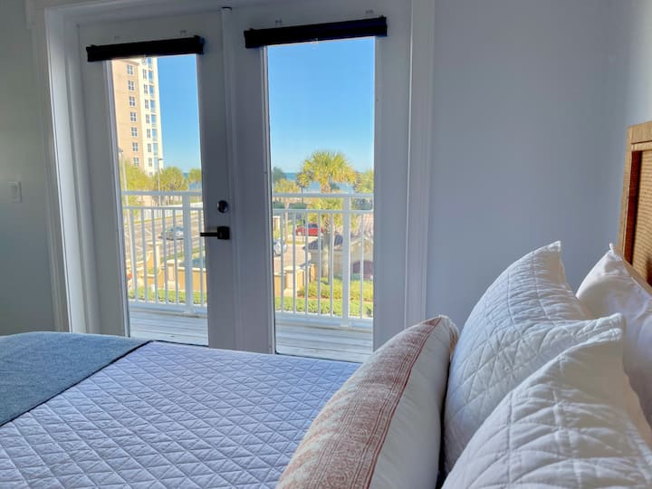 Be A Nomad | Oceanview 2 Bed | Outdoor Decks - Neptune Beach, FL