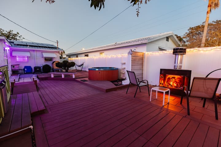 King 1 Br/1ba, Hot Tub - Close To Beach & Downtown - St. Petersburg, FL