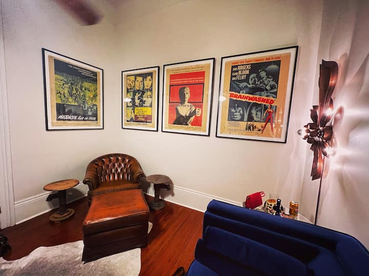 2 Bd Victorian Side Hall Walk To French Quarter! - New Orleans, LA
