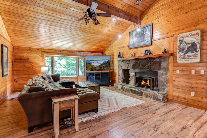 Wooded Bungalow Near Pigeon Forge Strip - Pigeon Forge