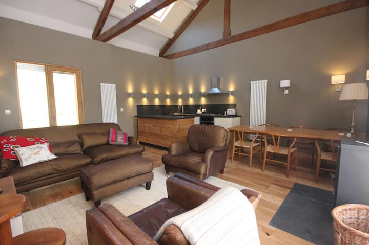 Hay Loft - A Beautiful Two Bedroom Stylish Barn - Ambleside