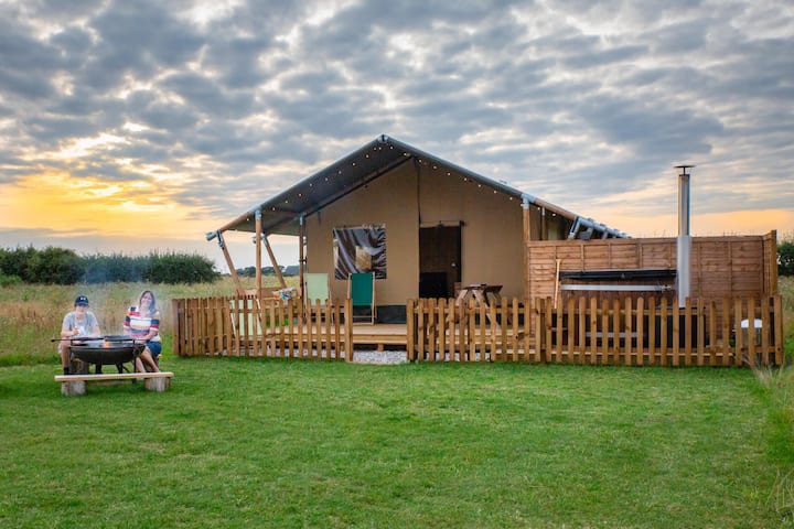 Safari Tent With Hot Tub On Vegan Glamping Site - Ely