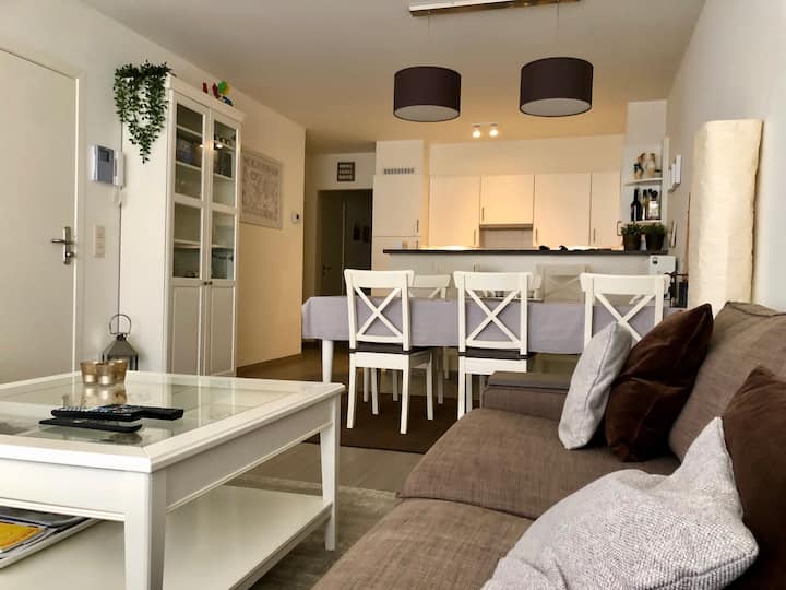 Gezellig Gelijkvloers Appartement Met Leuk Terras - Bruges