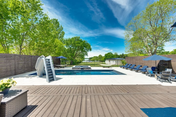 Beautiful Lake House, Pool And Hot Tub, Mins To Downtown Nashville, 30+day Only - Hendersonville, TN