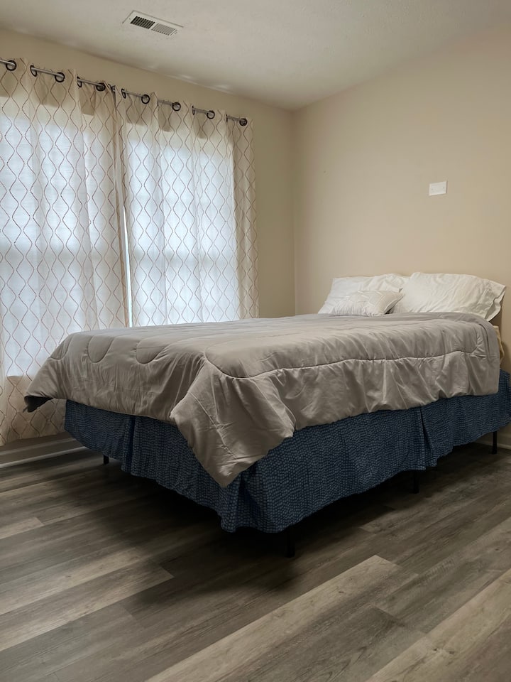 Private Room With Attached Bathroom - Essex, MD