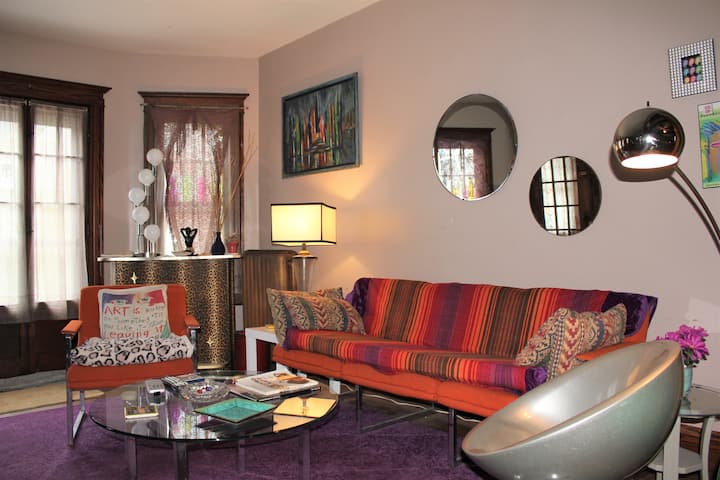 Upper Flat In Elmwood Village Arty Eclectic Decor - LECOM Harborcenter