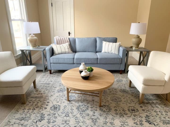 Charming, Light-filled One Bedroom With Parking - Illinois