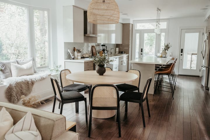 Stunning Designer Home Toronto + Free Parking - Toronto, ON