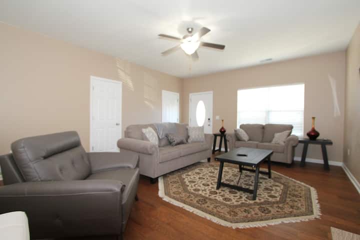 Clasic Counrty - 3 Bed 2 Bath Ranch,  2 Car Garage - Lexington, KY