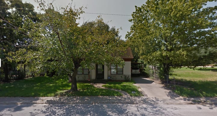 Cheerful 1-room Full Sized Bed Home W/washer/dryer - Bryan, TX