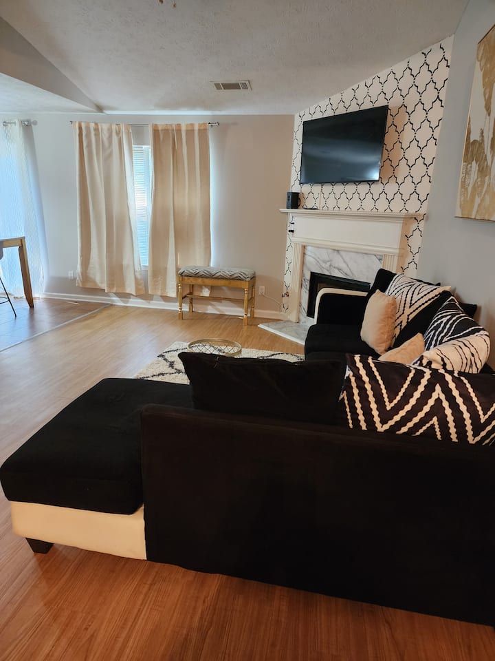 Relaxing Modern Oasis 2bd Close To Downtown! - Duluth, GA