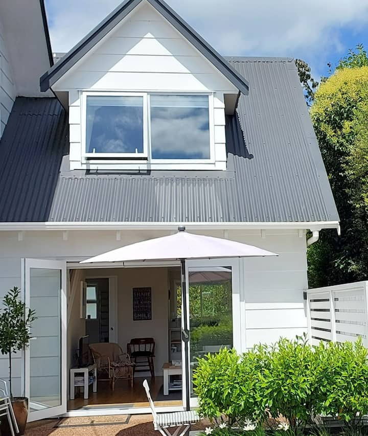 'Kotare' Gracious Guest House In Riverhead Village - オークランド