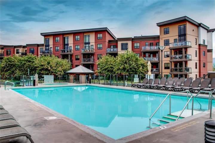 Playa Del Sol - 2 Bedroom Plus Den With Private Yard - Kelowna