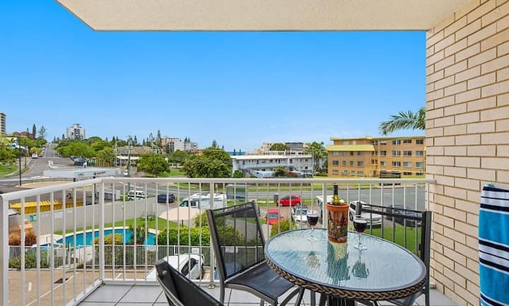 Escape To This 2-bed Beach Home With Pool - 선샤인코스트