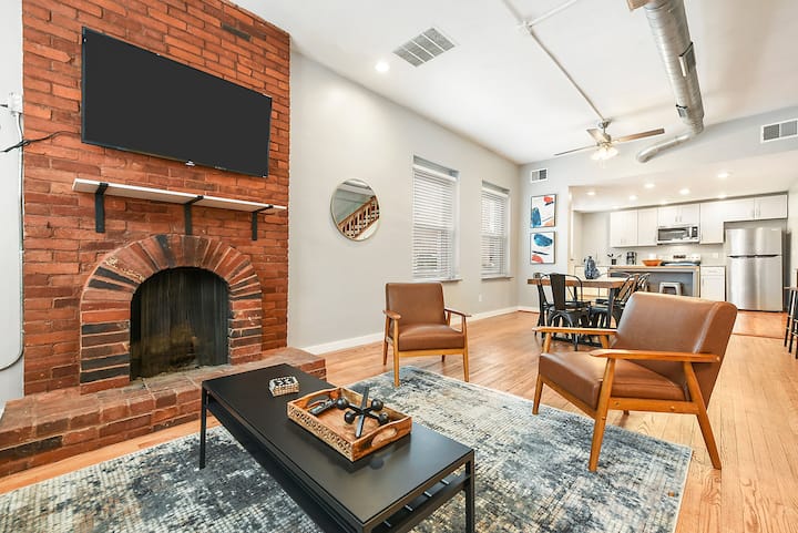Homey & Perfectly Located 3br/2bt - Sleeps 8! - Pittsburgh, PA