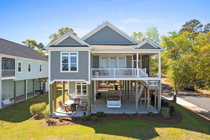 Oak Haven Getaway- Gorgeous Views - Oak Island, NC