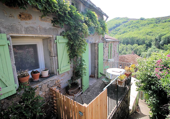 Logement De 70m2  Tout Confort, Maison En Pierre - Avène