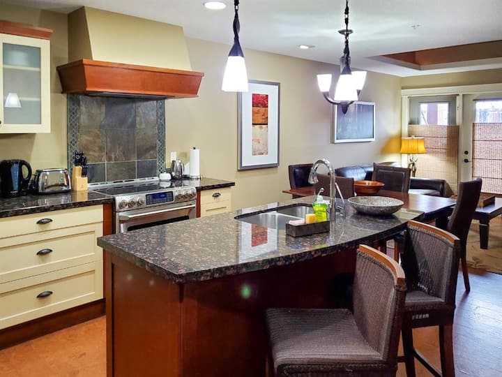 Luxury Mountain View Suite With Two Balconies - 캔모어
