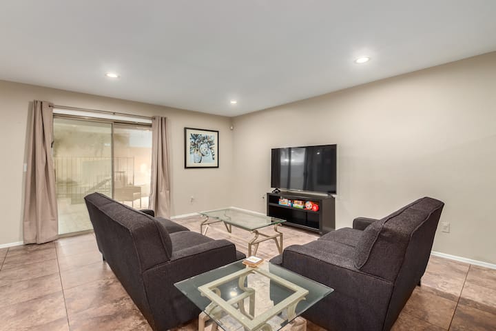 Spacious 3 Bedroom House W/ Pool - Phoenix, AZ
