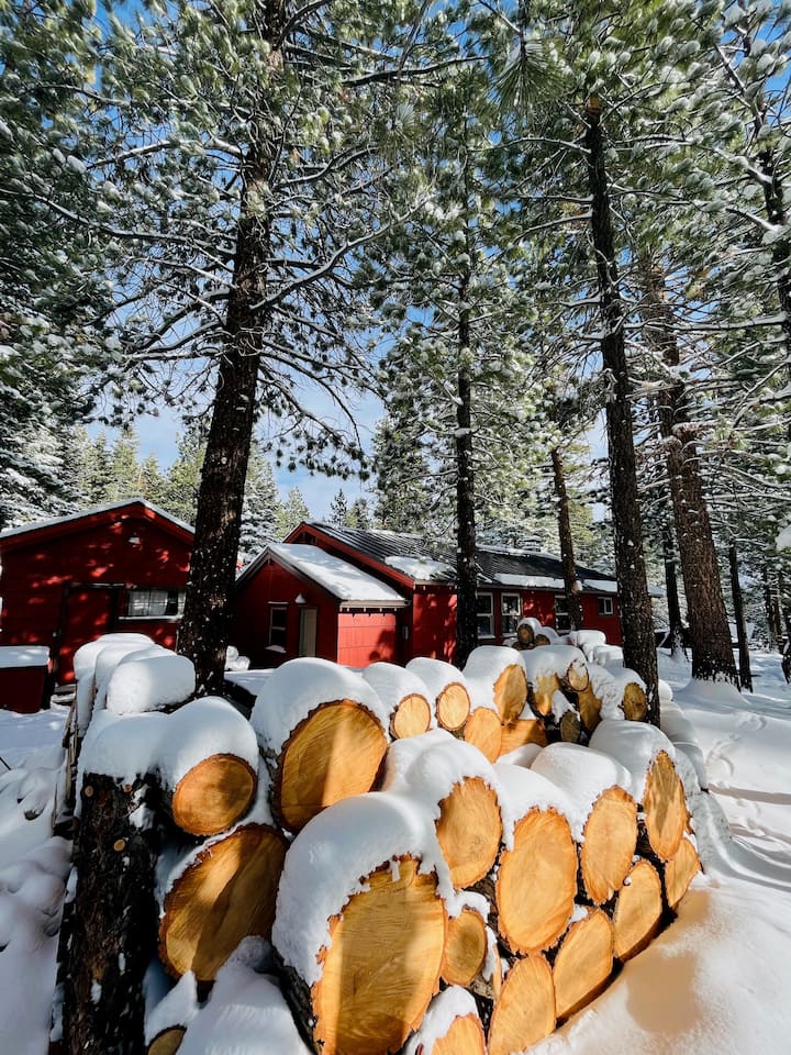 Private Cabin With Hot Tub, Walk To Village - June Lake, CA