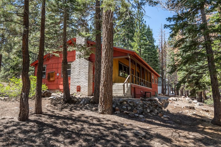 Private Cabin With Hot Tub, Walk To Village - Mammoth Lakes, CA
