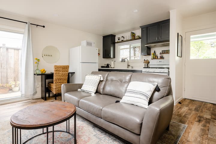 Cozy Cottage Two Blocks To The Beach! - California