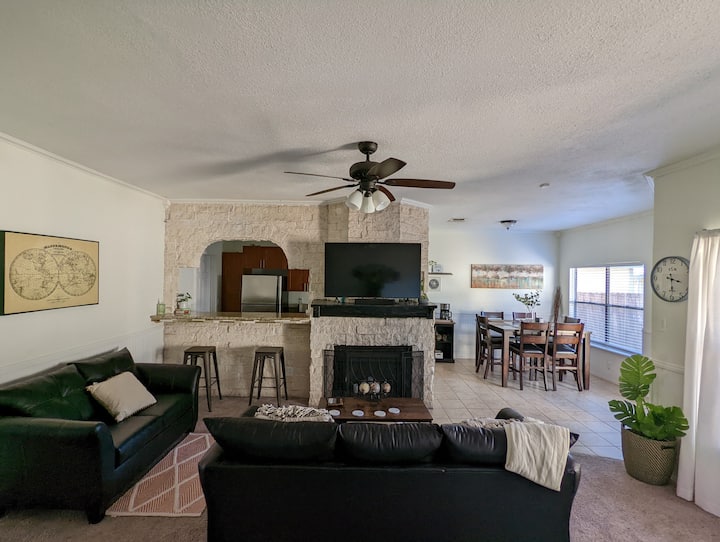 Welcome To Casa Rancho - The Gem Of San Antonio - Universal City, TX