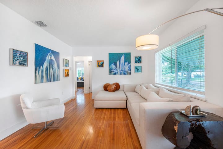 Tropical Oasis 3b/3b With Hot Tub Near The Beach! - North Miami, FL