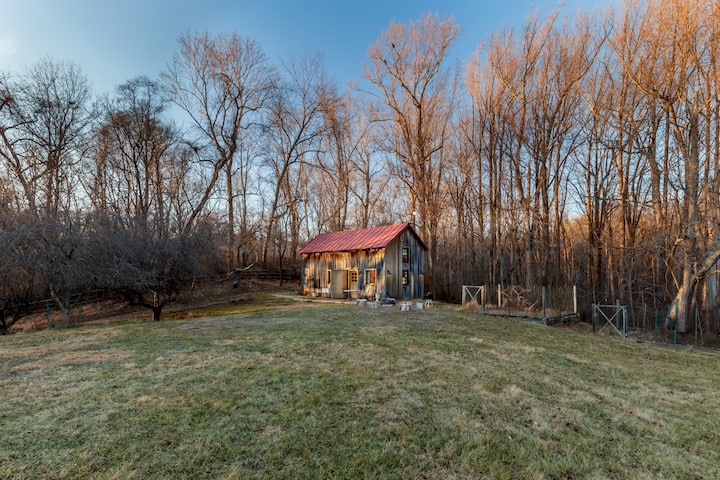 Serene Hideaway W/ Pool: Mim's Barn - Max 4 Adults - Sky Meadows State Park, Delaplane