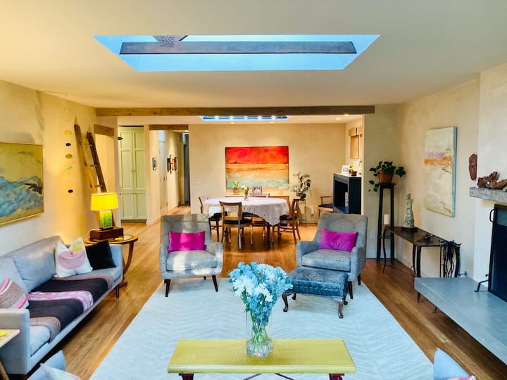 Artistically Designed Home Near Beaches, Aquarium - Monterey, CA