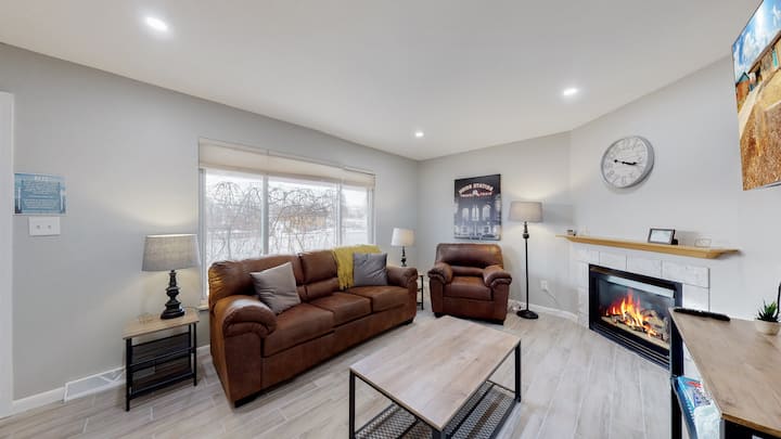 Denver 2 Bedroom Upper Unit - Stock Show Stay! - Thornton, CO