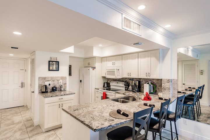 Park Shore Resort,great Views-top Floor Bldgj#454 - Naples, FL