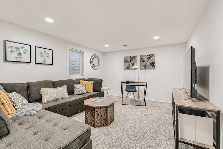 Cherry Creek Haven | Spacious Denver Retreat - Denver, CO